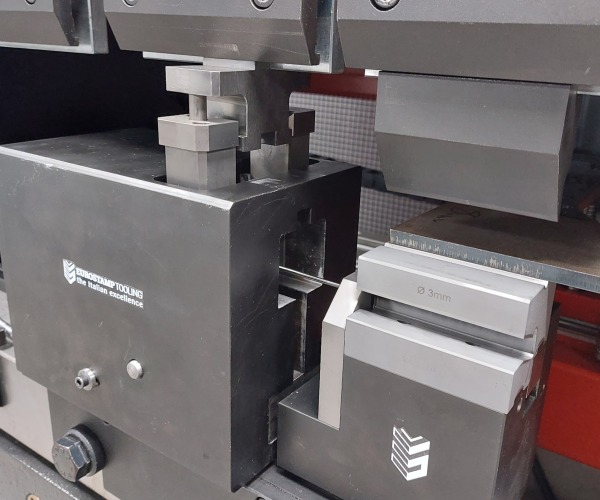 Hinge tools. - Eurostamp Tooling